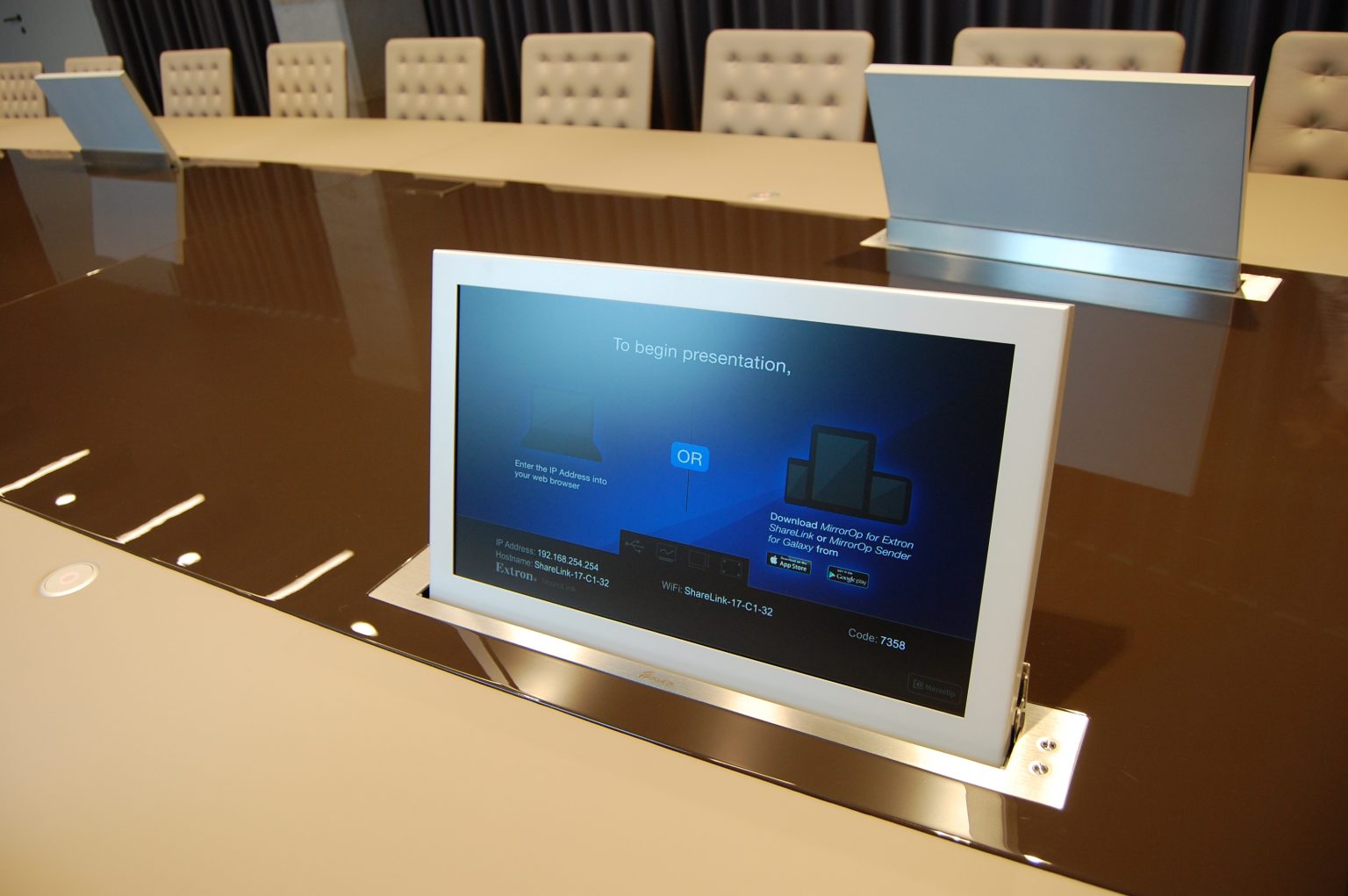 Albiral retractable monitors | High LCD Quality monitors