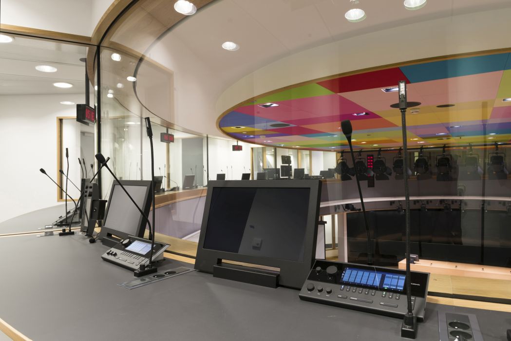 Albiral retractable monitors | High LCD Quality monitors